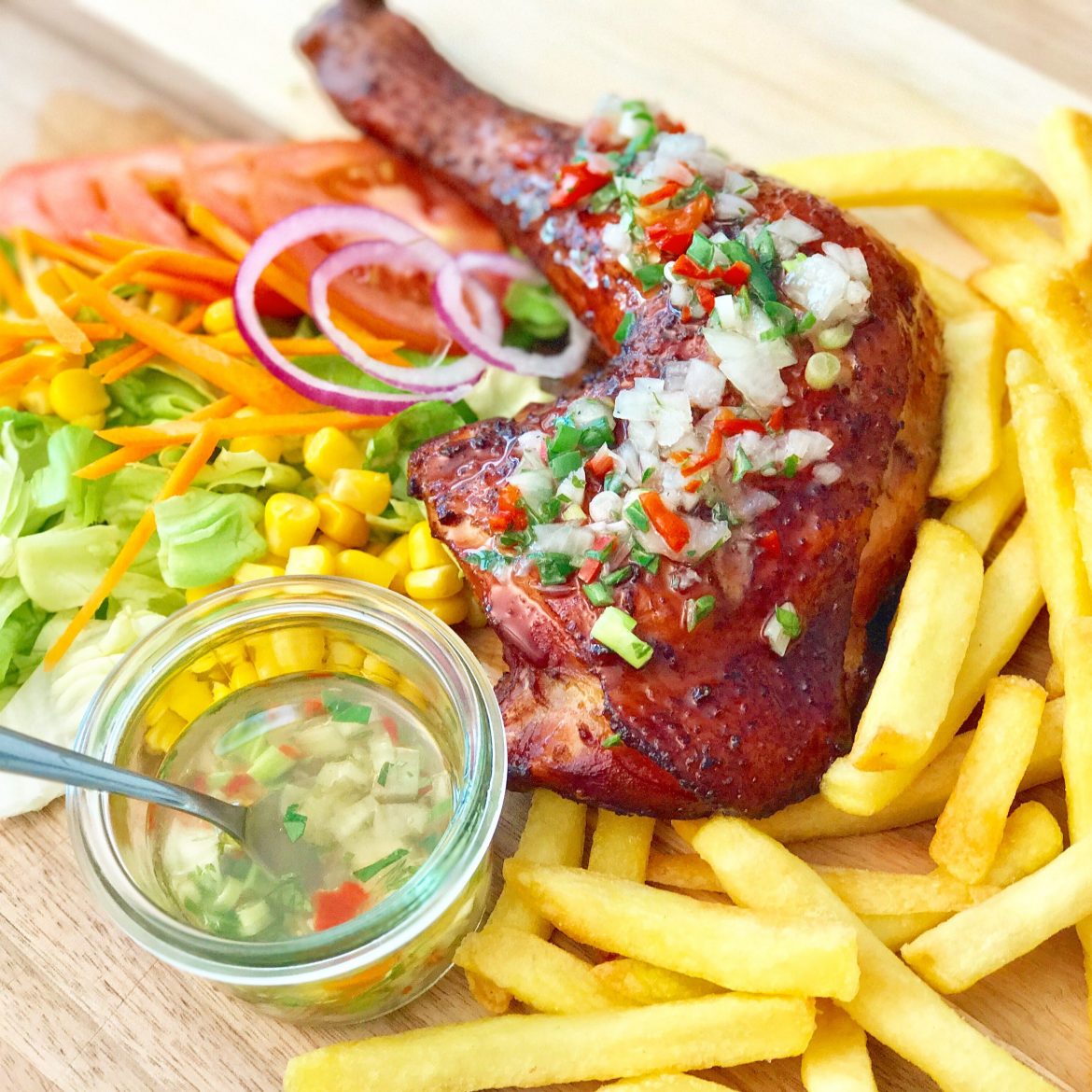 Poulet boucané avec sa sauce chien - Je cuisine créole